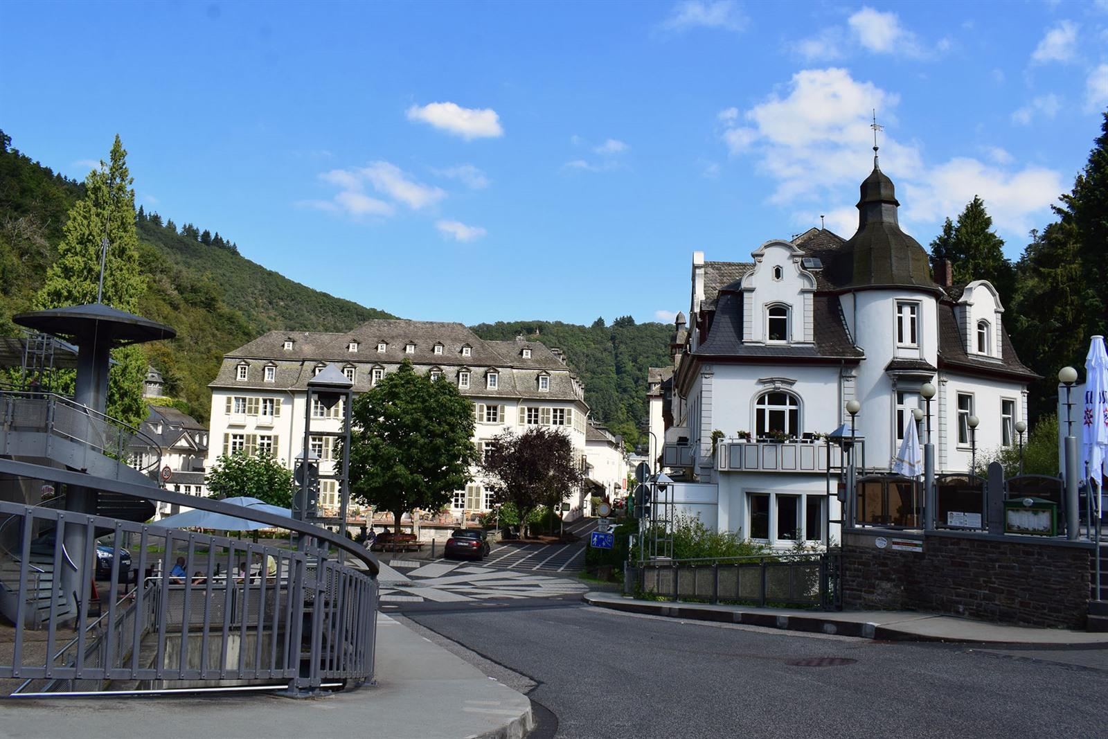 Wandelroute Bad Bertrich naar Falkenlay (7 km): vulkaan en grotten uit ...